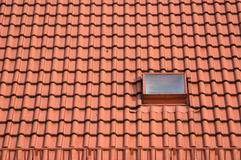 7 Essential Tips for Tiling a Roof with Clay Tiles - DECOR DRIP